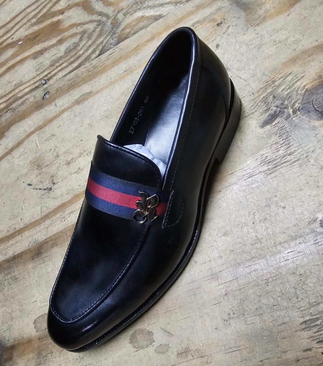 Roberto Raniera Italian crested leather loafers | Style Fusionz